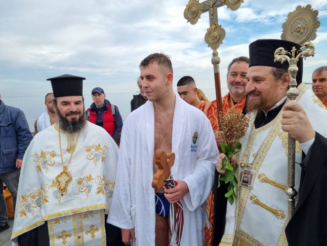 Над 125 хил. българи празнуват имен ден на Йордановден (снимки ...