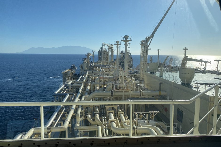 Еквилибристиките на "Булгаргаз" след спирането на LNG терминала в ...