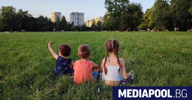 И политиците отбелязаха Деня на детето - Mediapool.bg