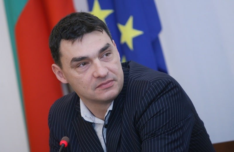 Управляващите обсъждат намаляване на майчинството при наличие на повече ...